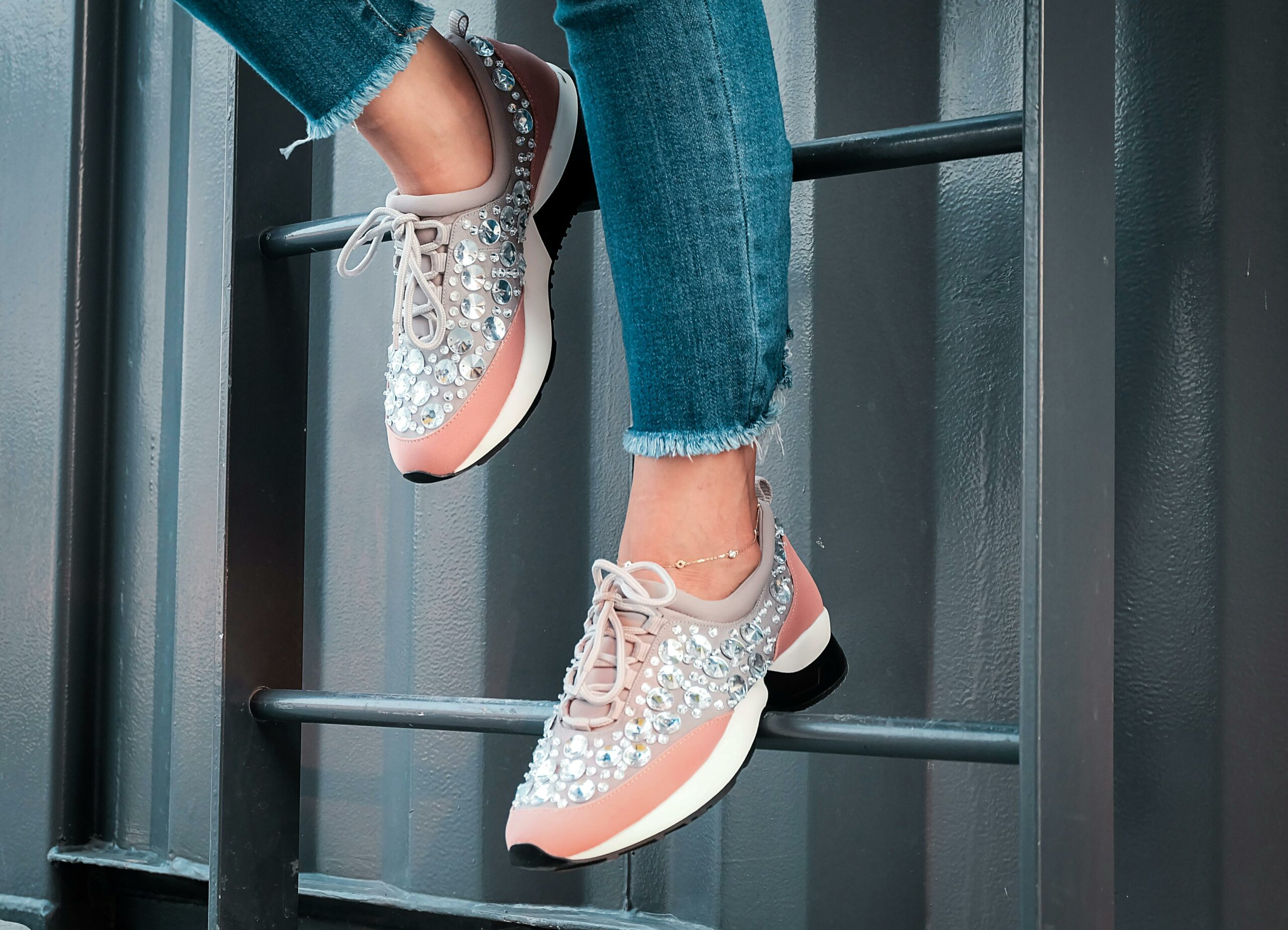 Warning Signs You're Sliding Down the Health Ladder - Laura Fronteiro